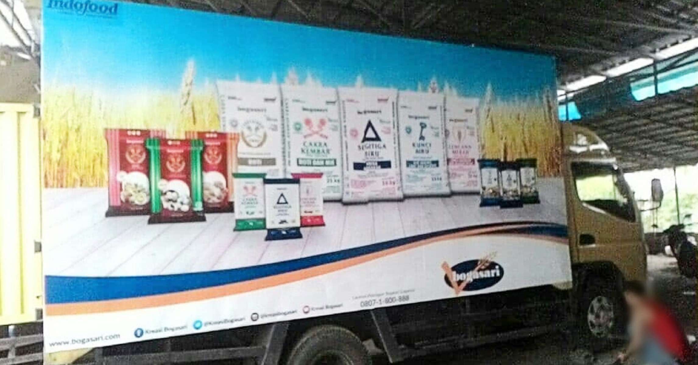 Jasa Pasang Branding Wrapping Mobil Truck Box di Tulungagung